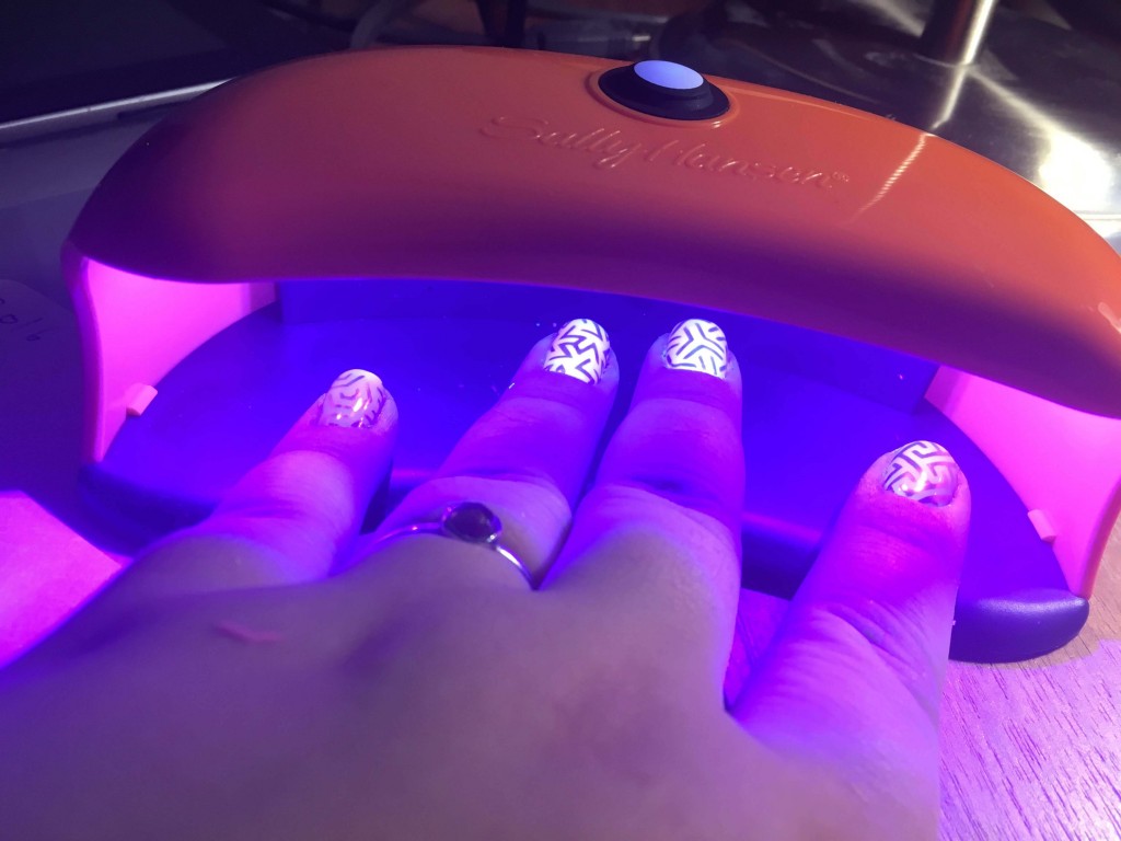 Learn How To Make This Cool Geometric Nail Art With Thermal Color ...