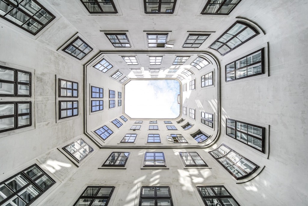 Zsolt Hlinka Captures Vienna's Architecture in Breathtaking Photos