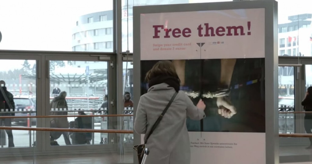 This is Misereor Social Swipe or How to Donate 2 Euros in a Clever And ...