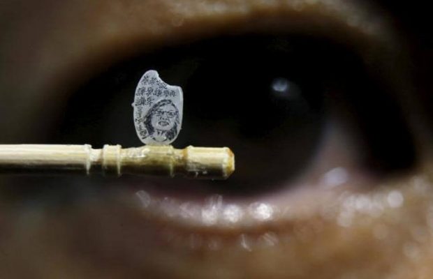 Tiny Rice Grain Art by Cheng Forng Shean is Raising a Lot of Questions