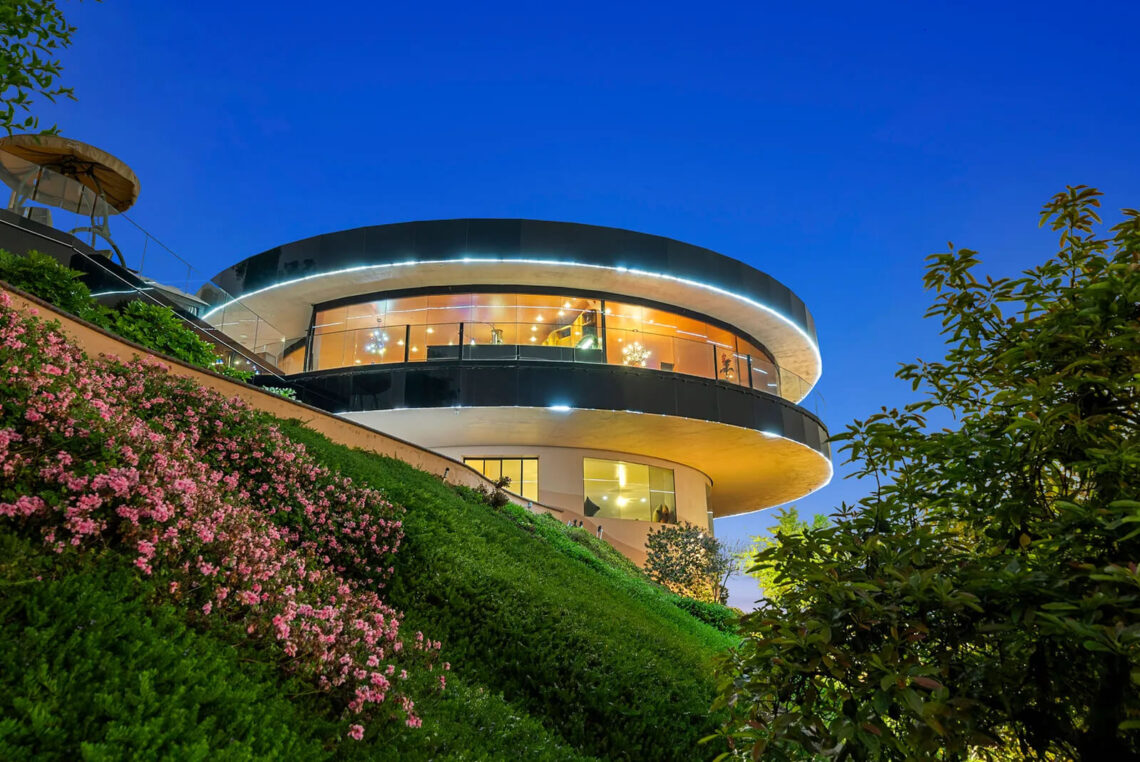 They Said It Was Impossible. Man Builds HOUSE THAT ROTATES & Lives to ...